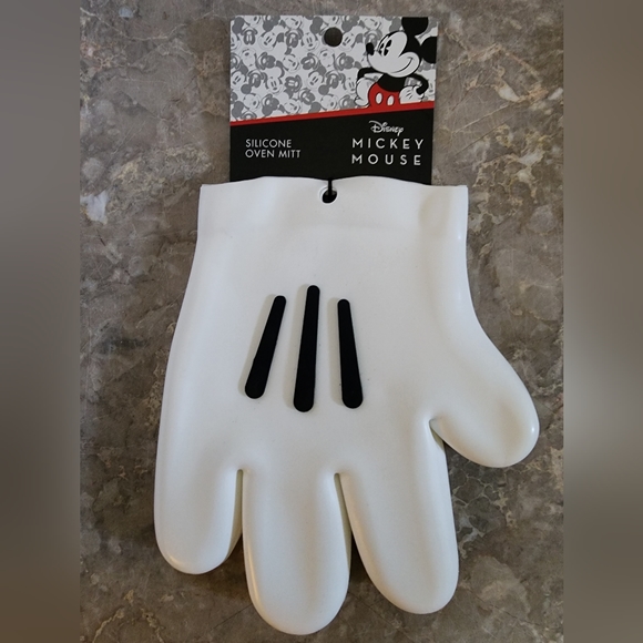 Disney | Kitchen | Nwt Disney Mickey Mouse Silicone Oven Mitt | Poshmark